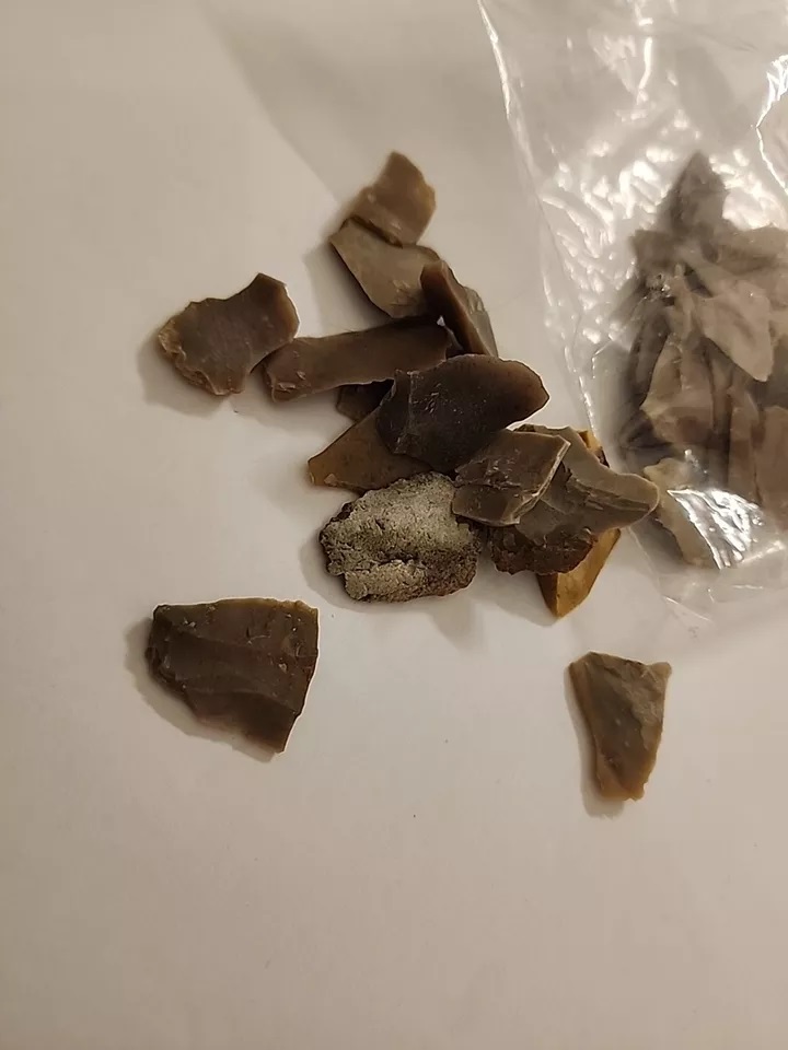 bag of medium chert flakes and chips approx 5 oz - ROCKYGEMS.COM ...